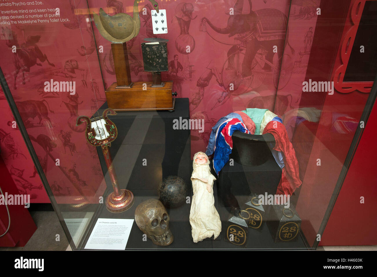 Victorian library hi-res stock photography and images - Alamy