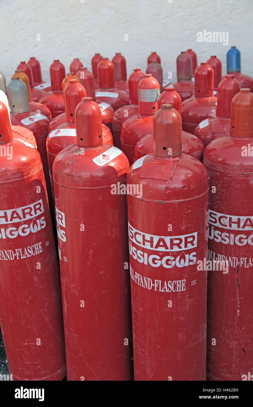 Red gas cylinders hi-res stock photography and images - Alamy