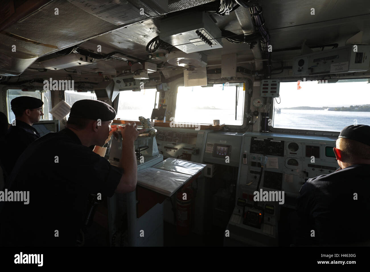 Bridge crew on board hms cattistock hi-res stock photography and images ...