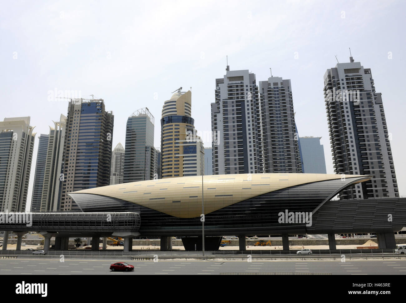Dubai metro construction hi-res stock photography and images - Alamy