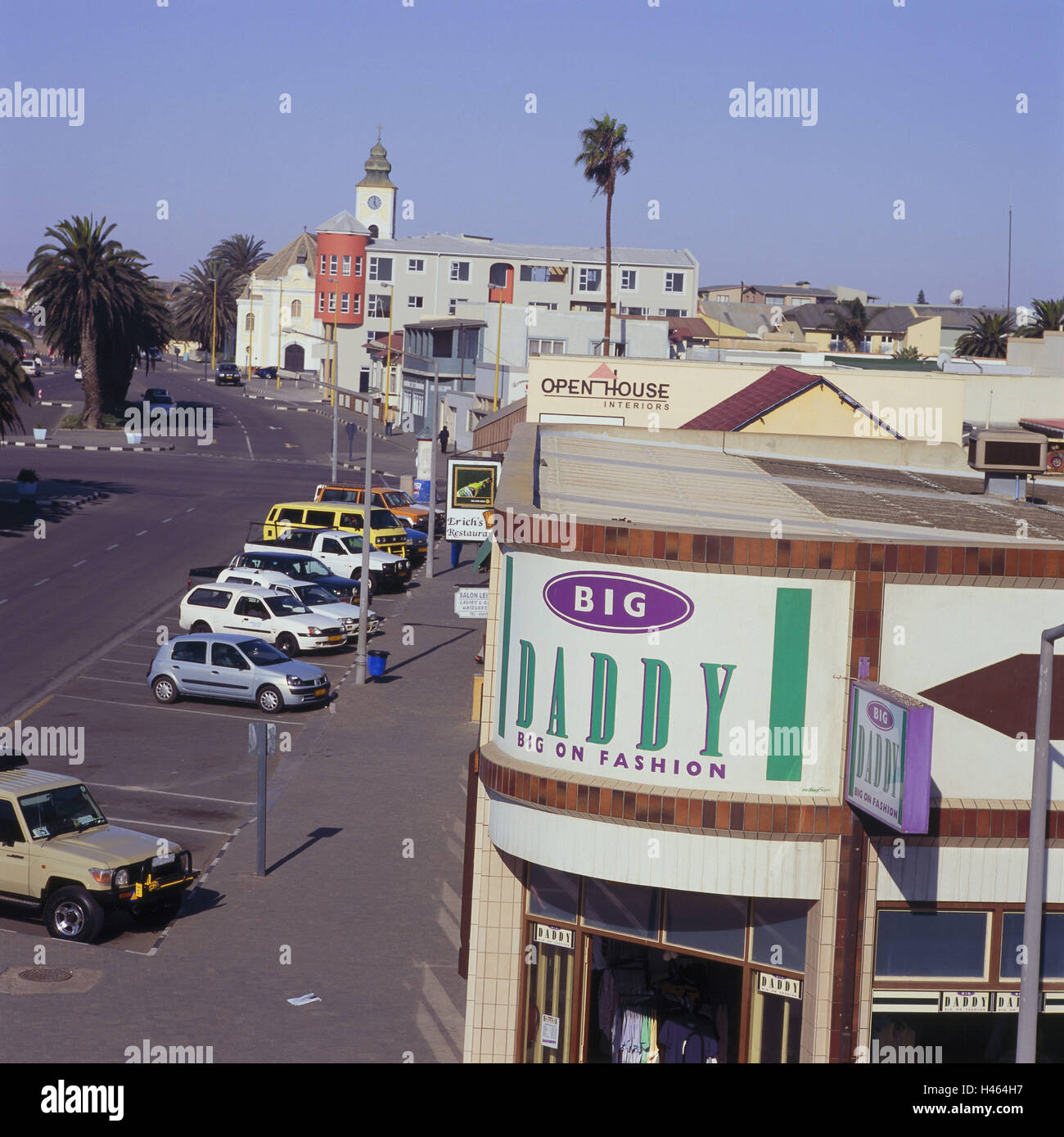 Buildings street scene hi-res stock photography and images - Alamy