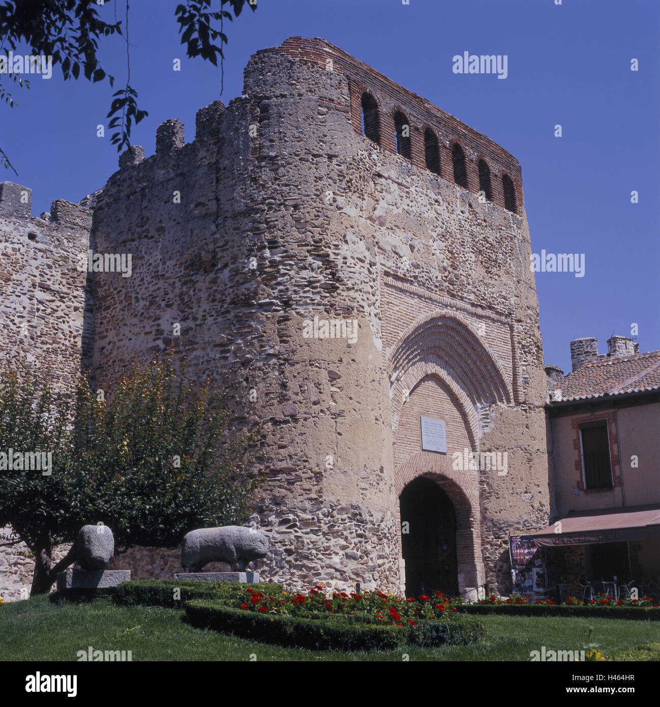 Gate castle hi-res stock photography and images - Alamy