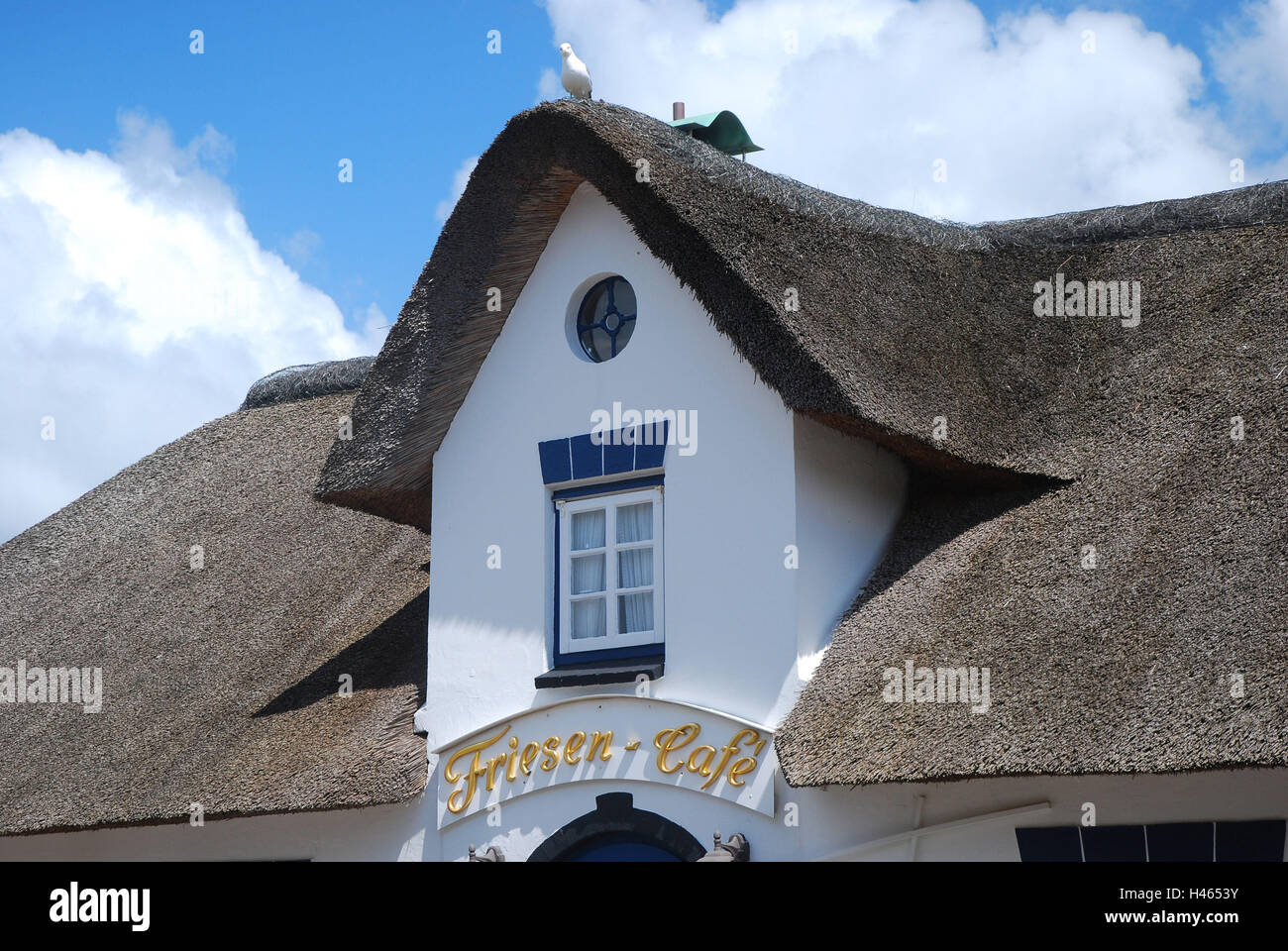 Germany, Schleswig-Holstein, island Amrum, Nebel, thatched-roof house ...