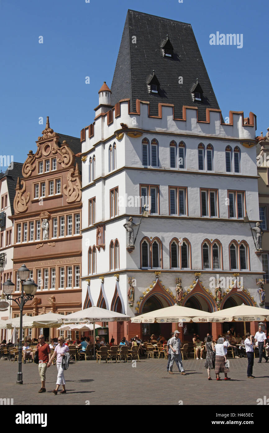 Germany, Rhineland-Palatinate, Trier, central market, "Steipe", red ...