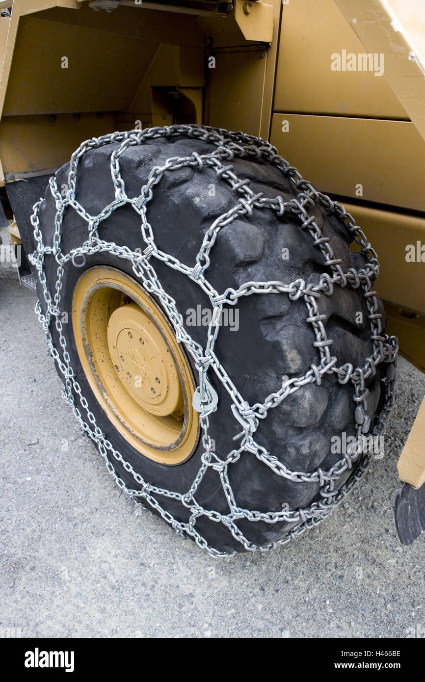 Wheeled loader, non-skid chains Stock Photo - Alamy