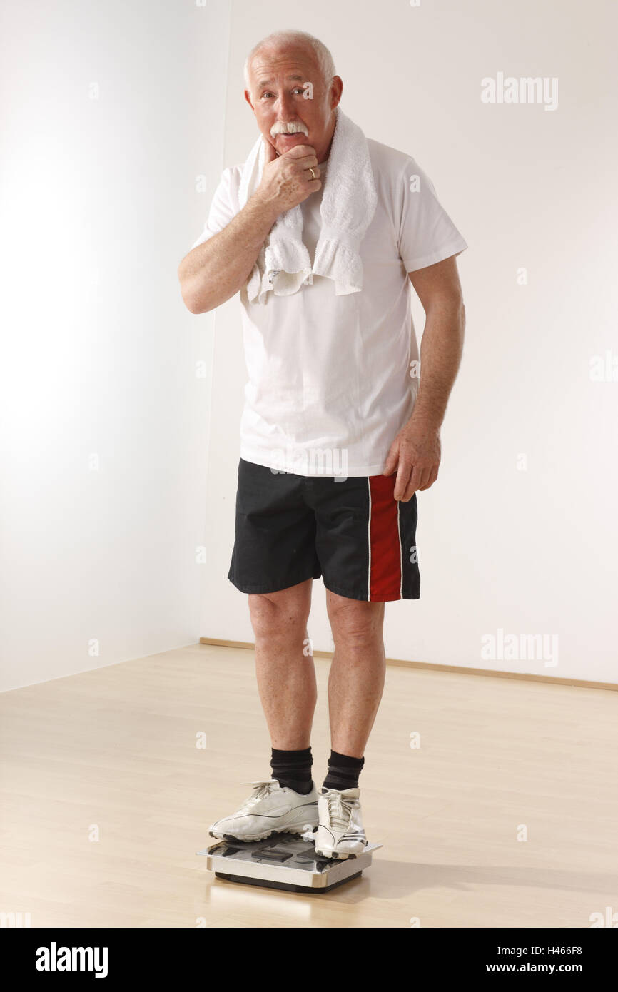 Fitness scales hi-res stock photography and images - Alamy