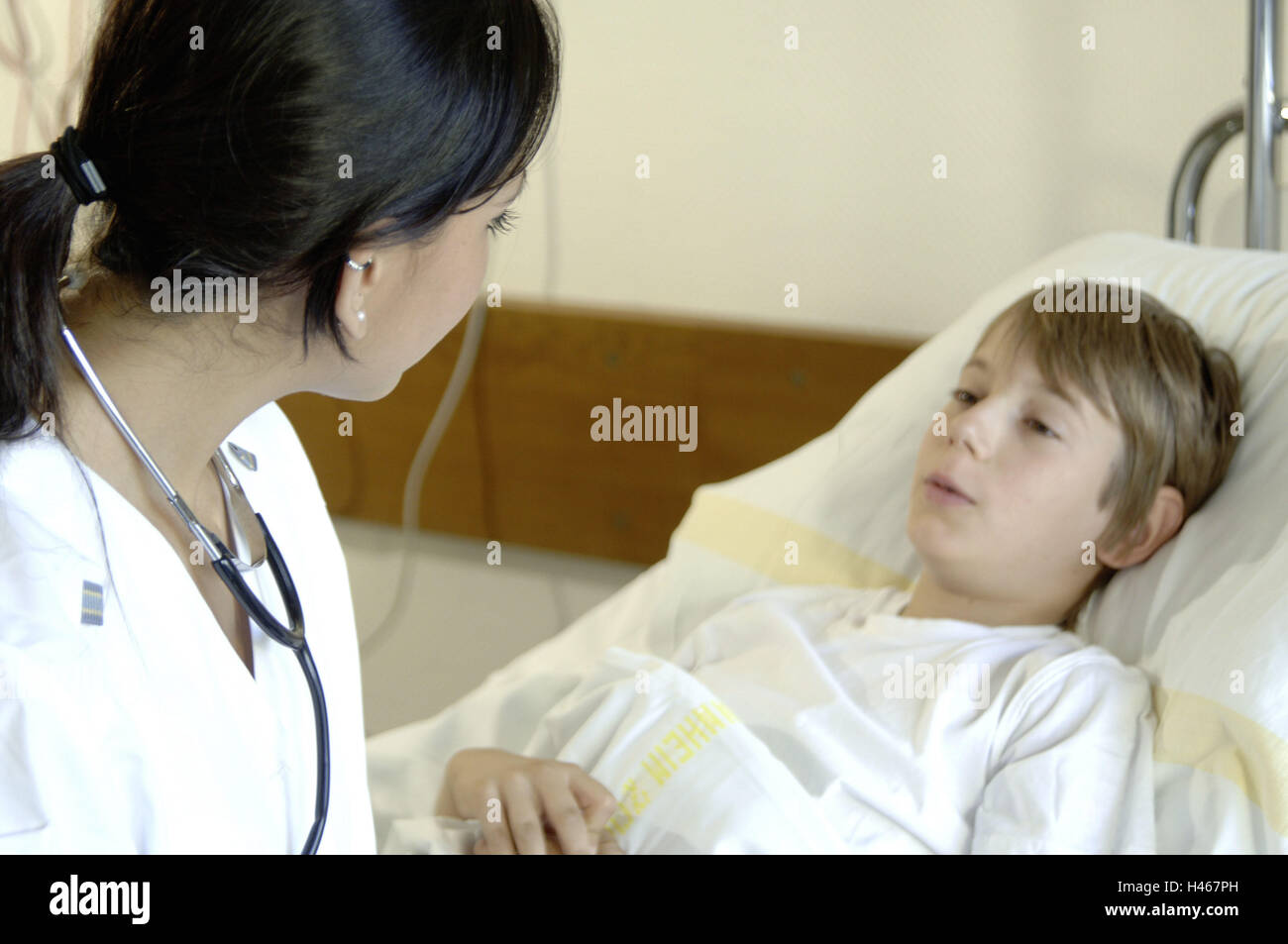 Hospital, nurse, patient, examination, conversation Stock Photo - Alamy