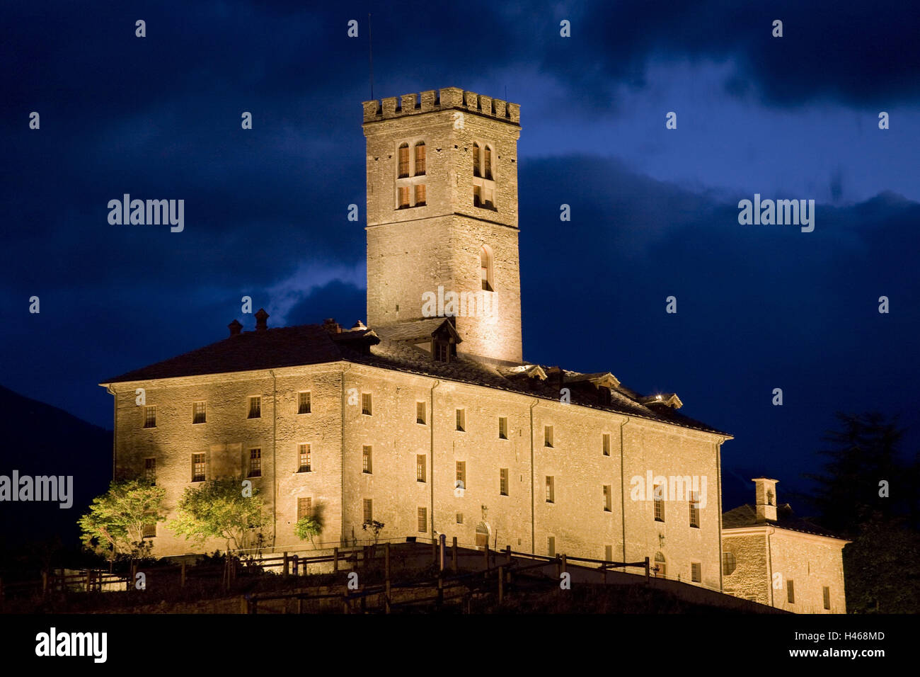 Illuminated castle sarre hi-res stock photography and images - Alamy