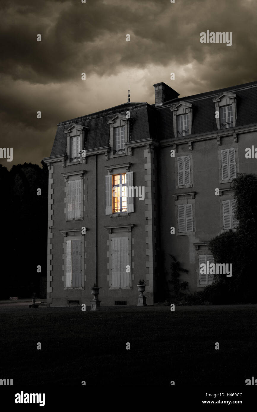 Chateau window hi-res stock photography and images - Alamy