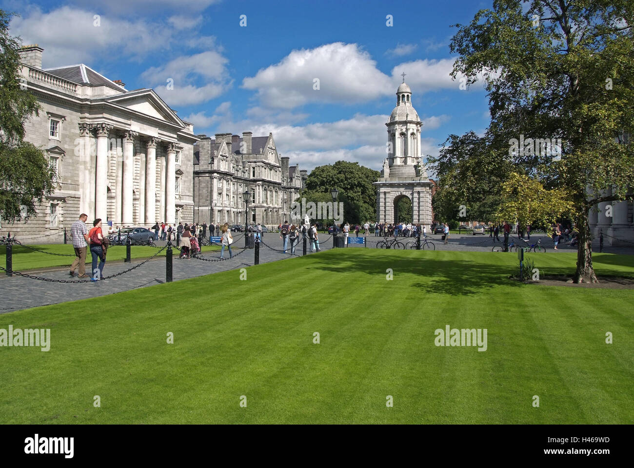 Trinity college dublin students hi-res stock photography and images - Alamy