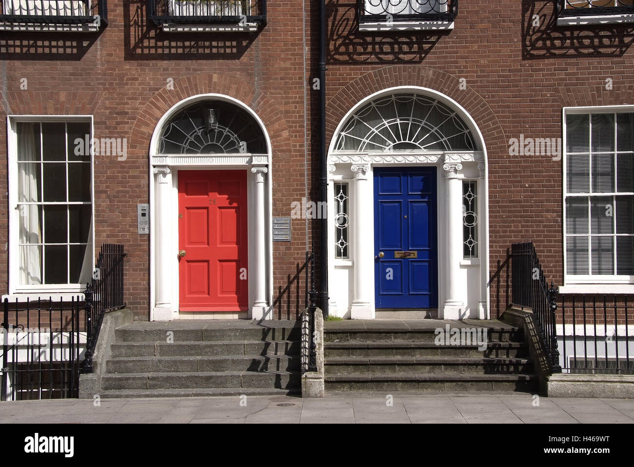 Ireland, Dublin, Merrion Square, front doors, brightly Stock Photo - Alamy