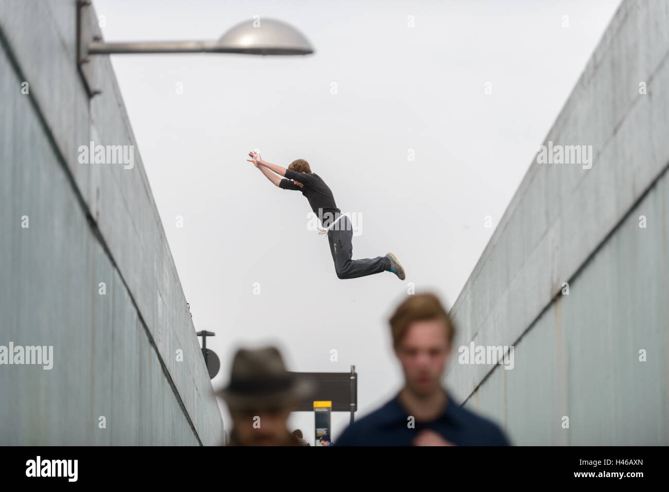 young man jumps across subway walls. Waterloo Bridge, London, UK Stock ...
