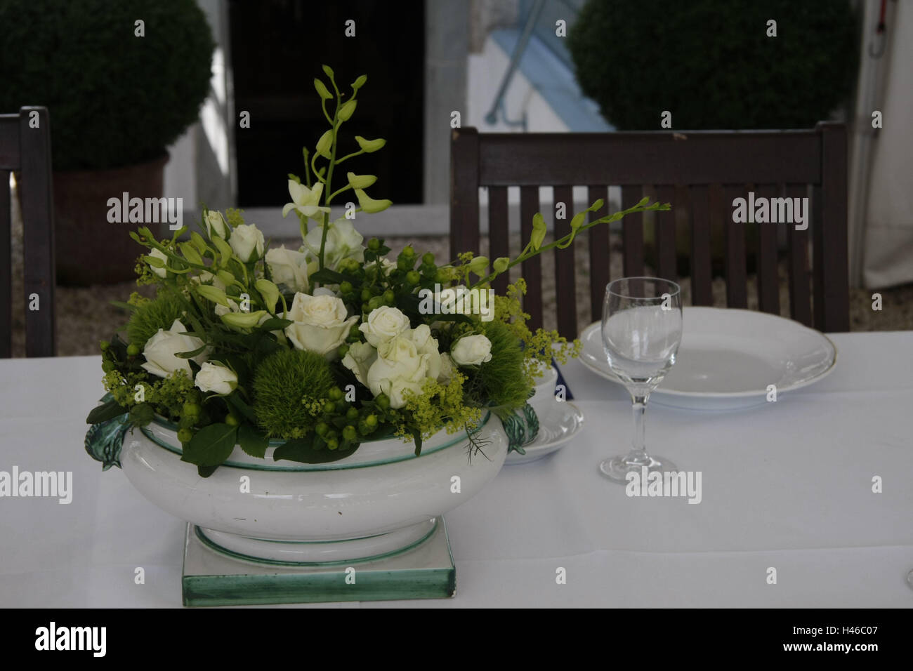 Table appointments, elegant Stock Photo - Alamy