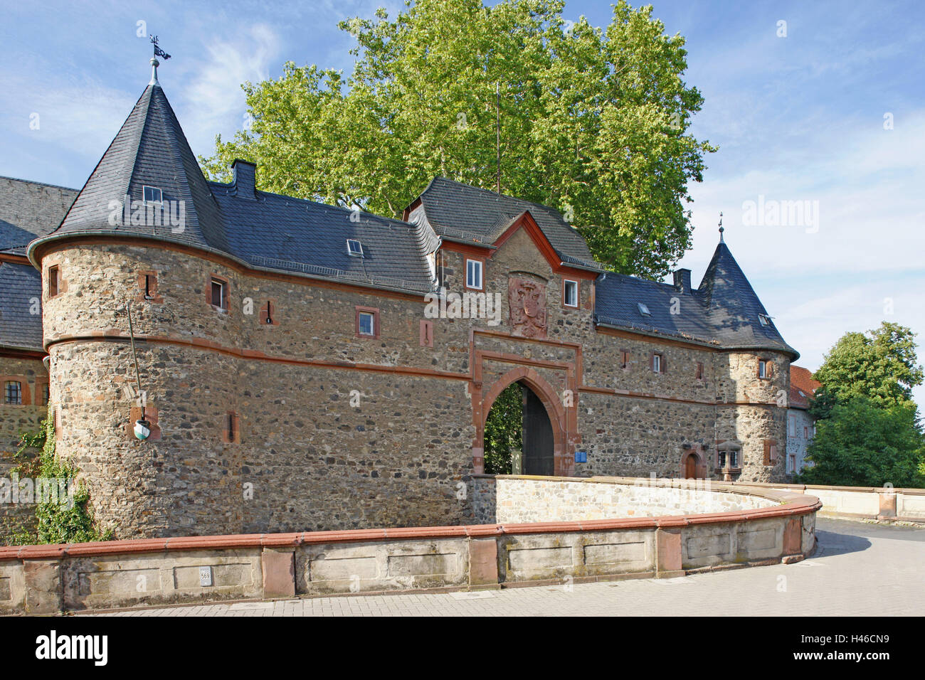 Moat castle hi-res stock photography and images - Alamy