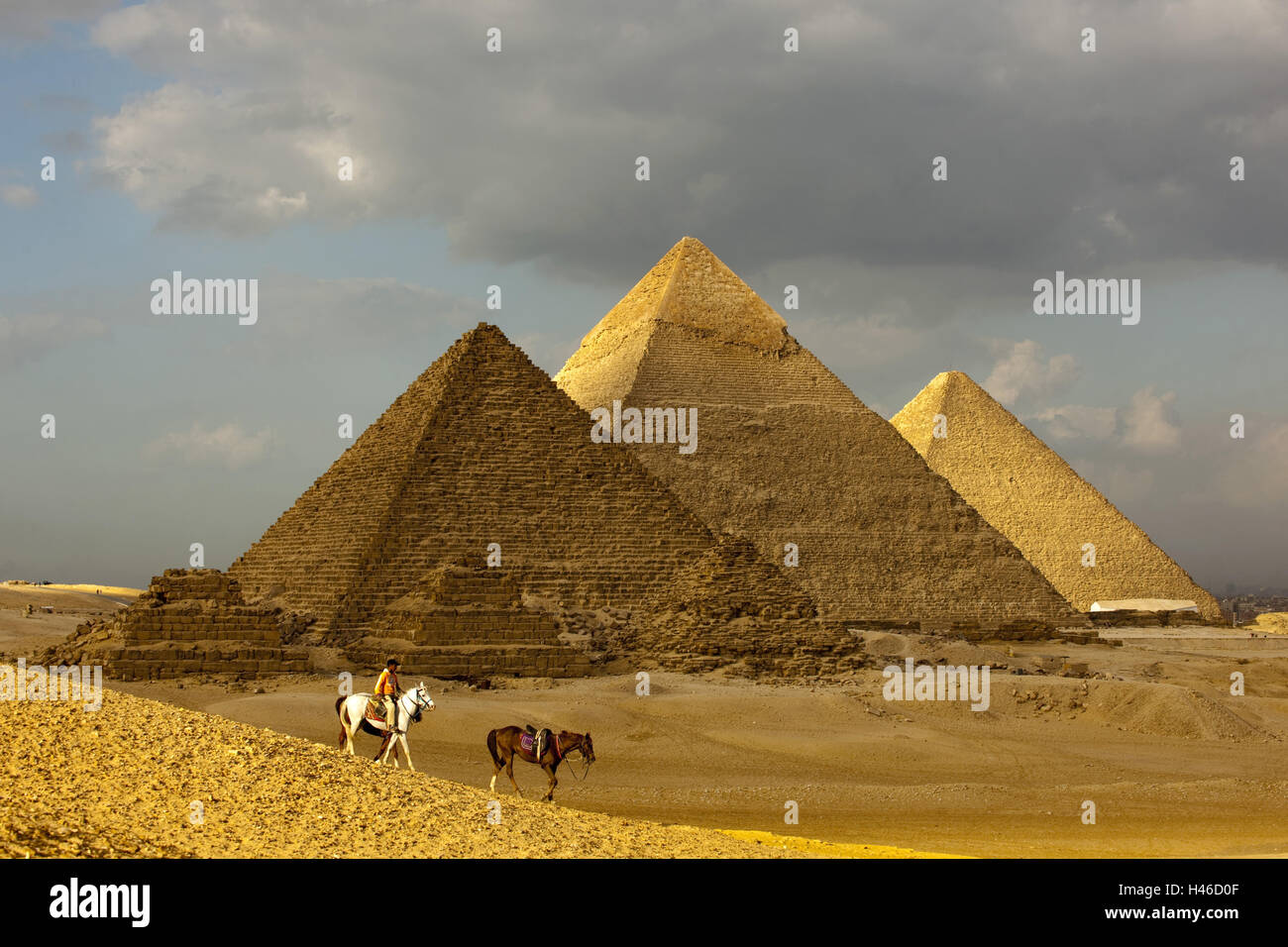 Egypt, Cairo, Gizeh, pyramids, queen's pyramids, Chephren pyramid ...