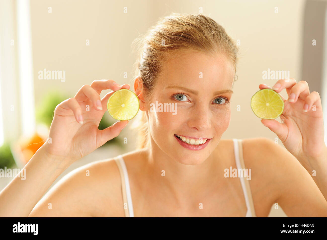 Lemon fruit outline hi-res stock photography and images - Alamy