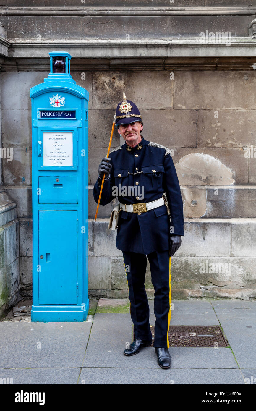 Policeman uk old hi-res stock photography and images - Alamy