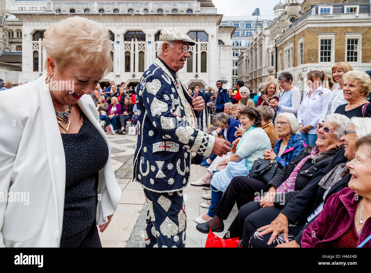 Traditional cockney costume hi-res stock photography and images - Alamy
