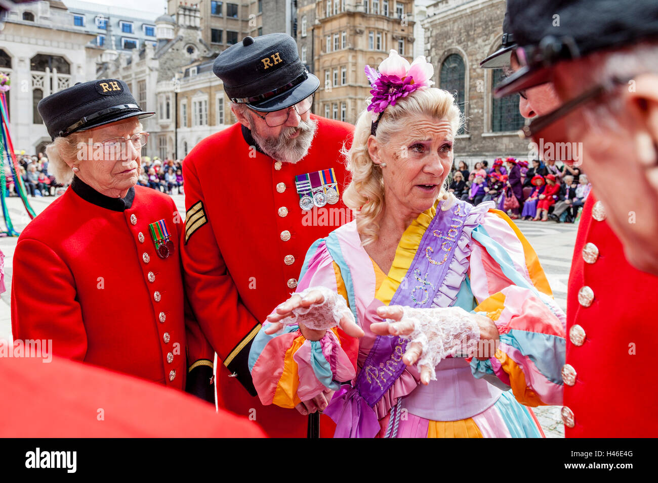 The Dancer Donna Maria With A Group Of Chelsea Pensioners At The Pearly ...