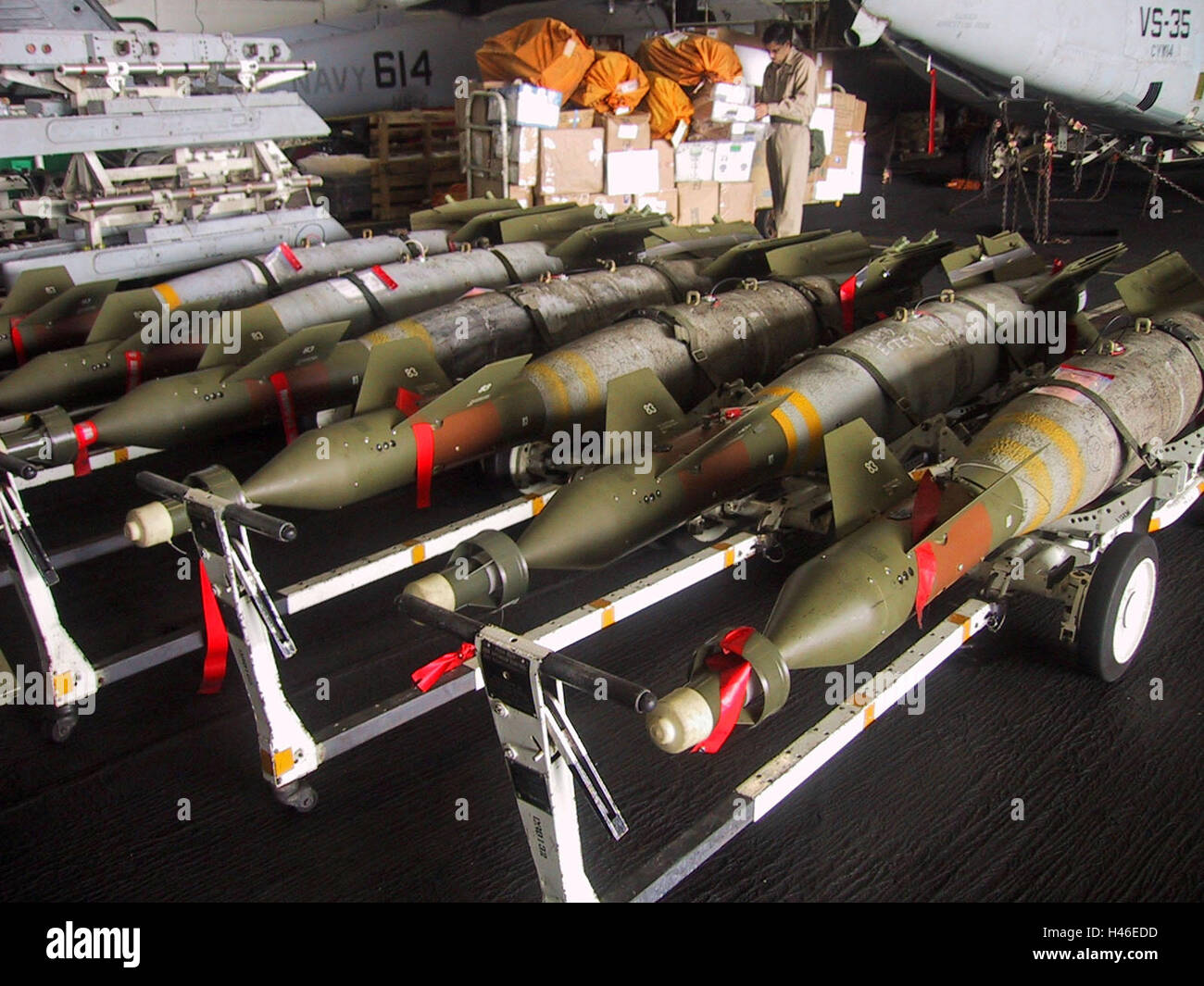 1000 lbs bomb hi-res stock photography and images - Alamy