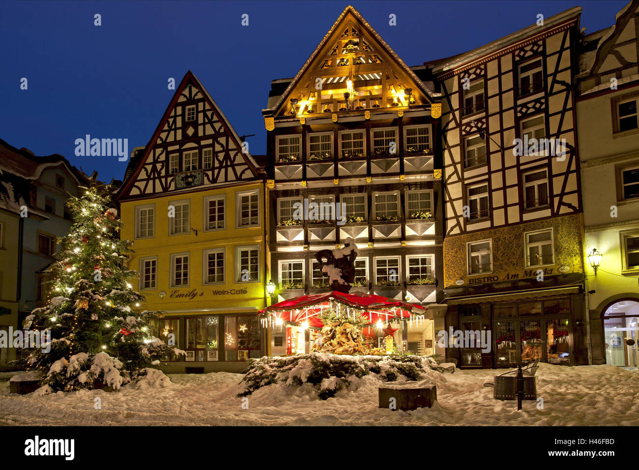 Market square with trees hi-res stock photography and images - Alamy