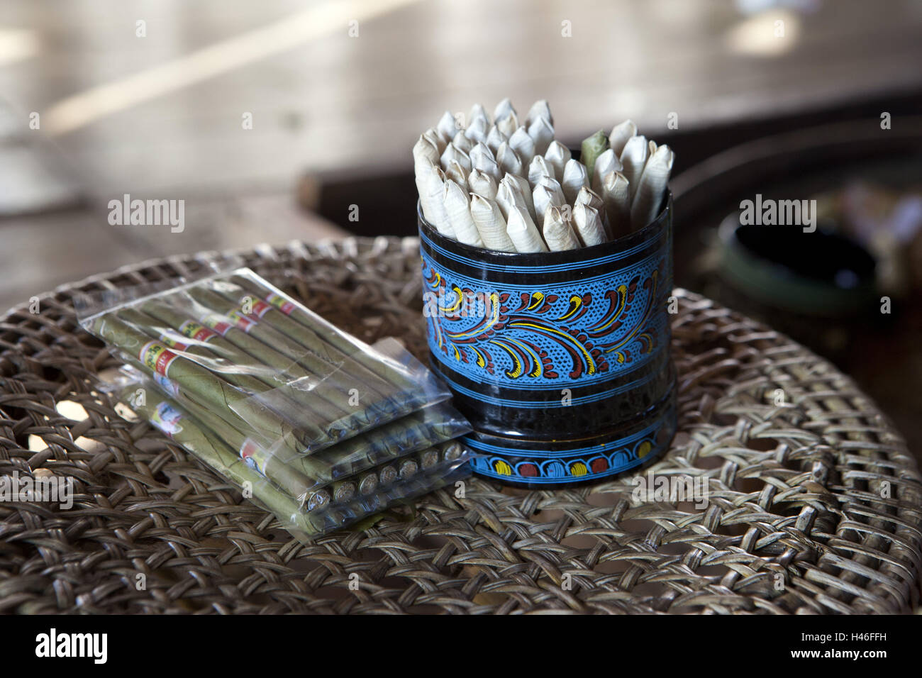Myanmar, hand-rotated cigars Stock Photo - Alamy