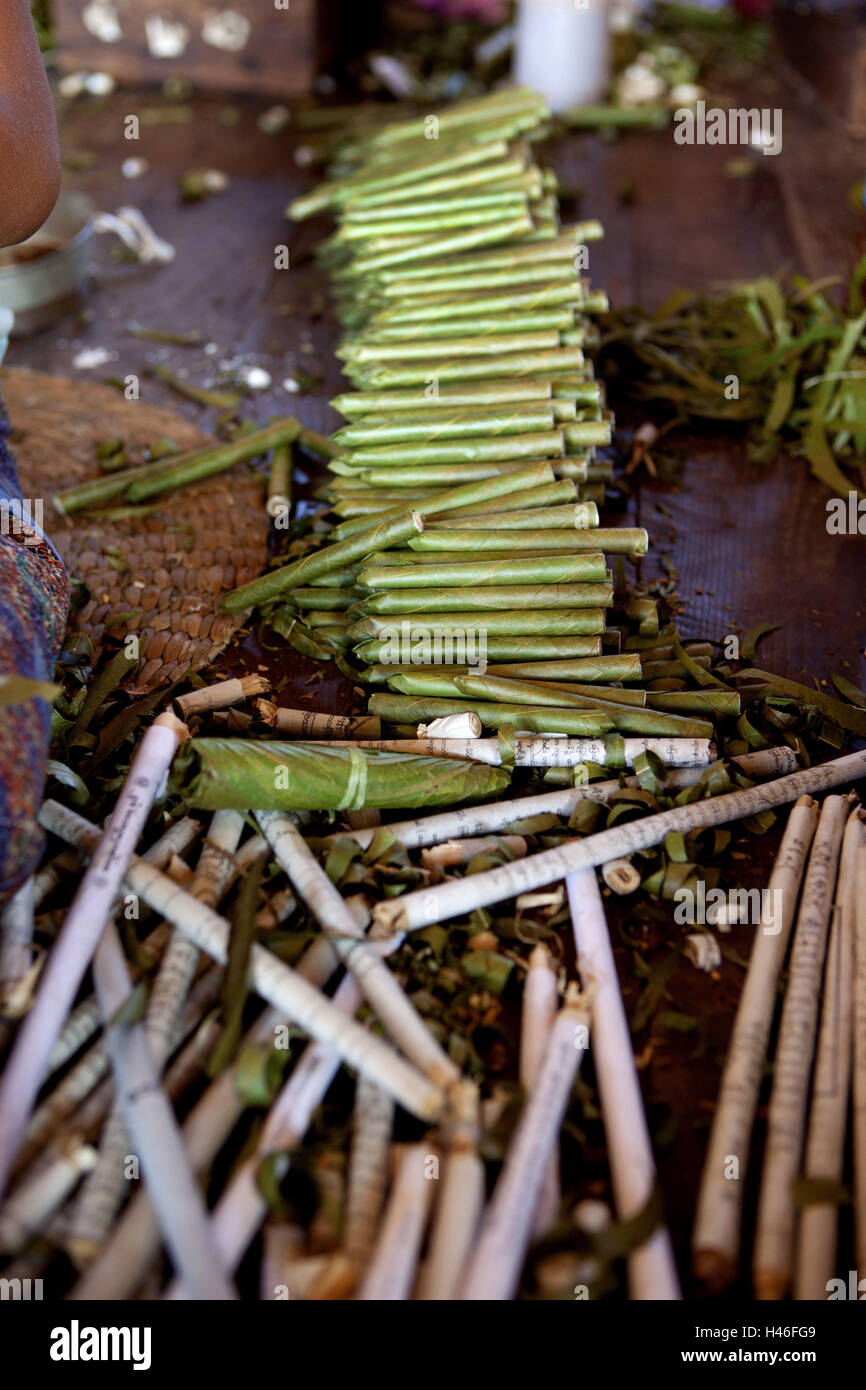 Myanmar, hand-rotated cigars Stock Photo - Alamy