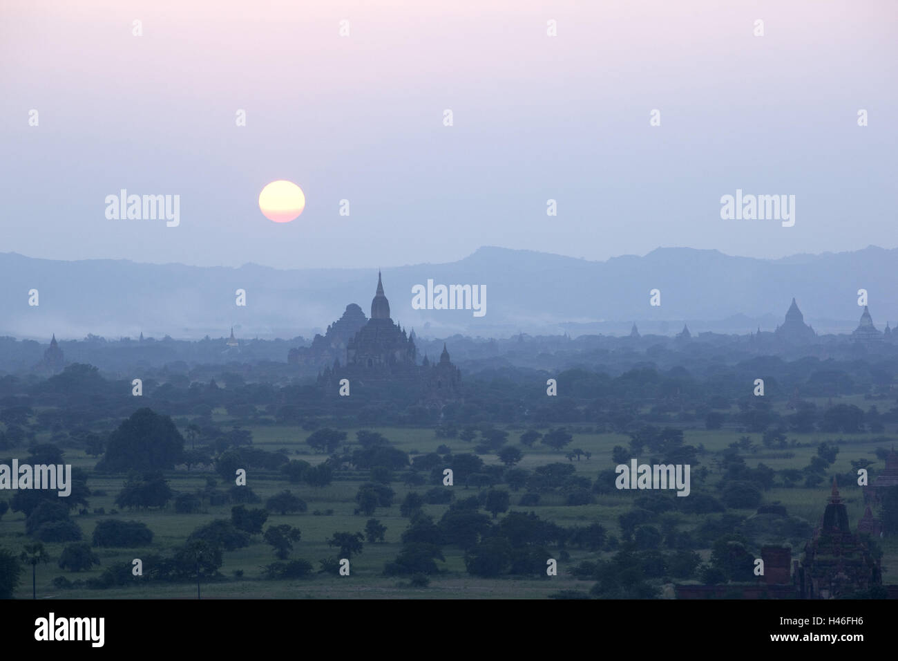 Myanmar, Bagan, temple, overview, evening mood Stock Photo - Alamy