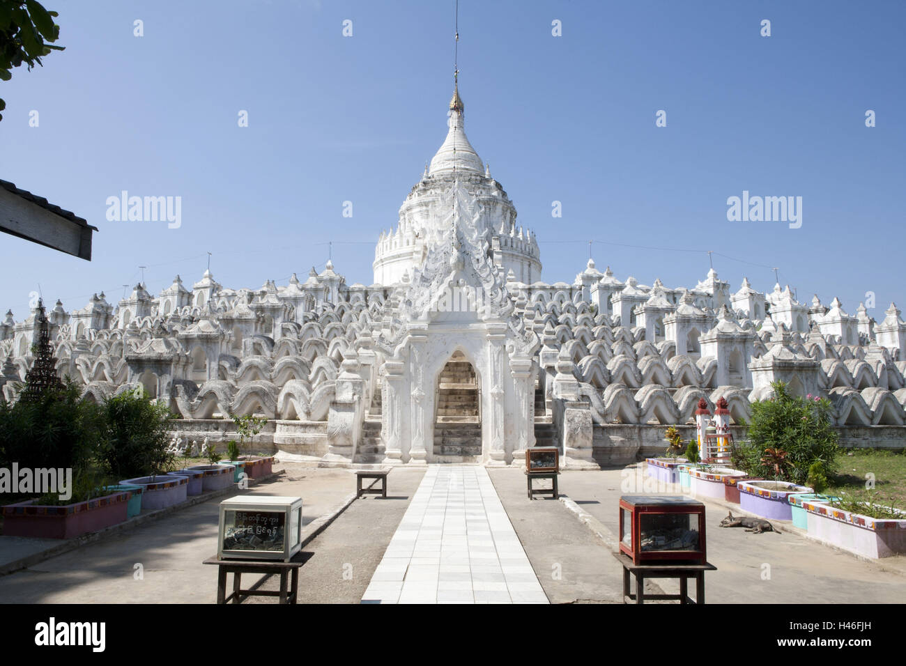 Myanmar, Hsin Byu-Me pagoda of Mingun Stock Photo - Alamy