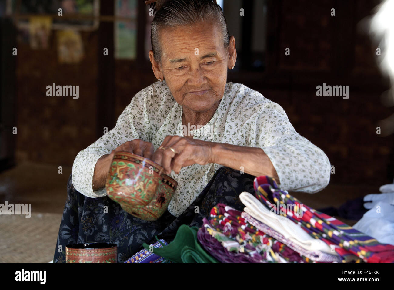 Myanmar, Burmese woman, handicraft Stock Photo - Alamy