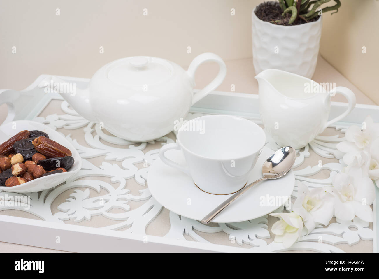 English afternoon tea ceremony hi-res stock photography and images - Alamy