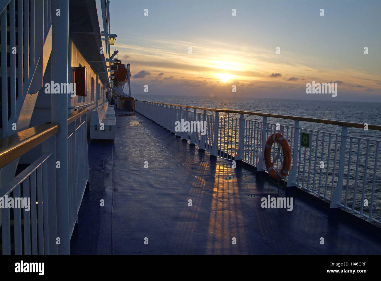Ship, sunrise, sea Stock Photo - Alamy