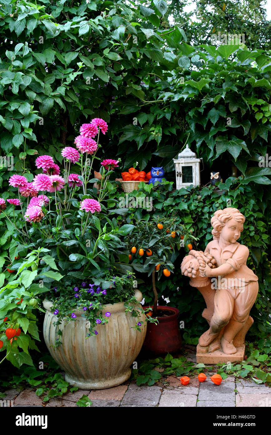 Summer figure hi-res stock photography and images - Alamy