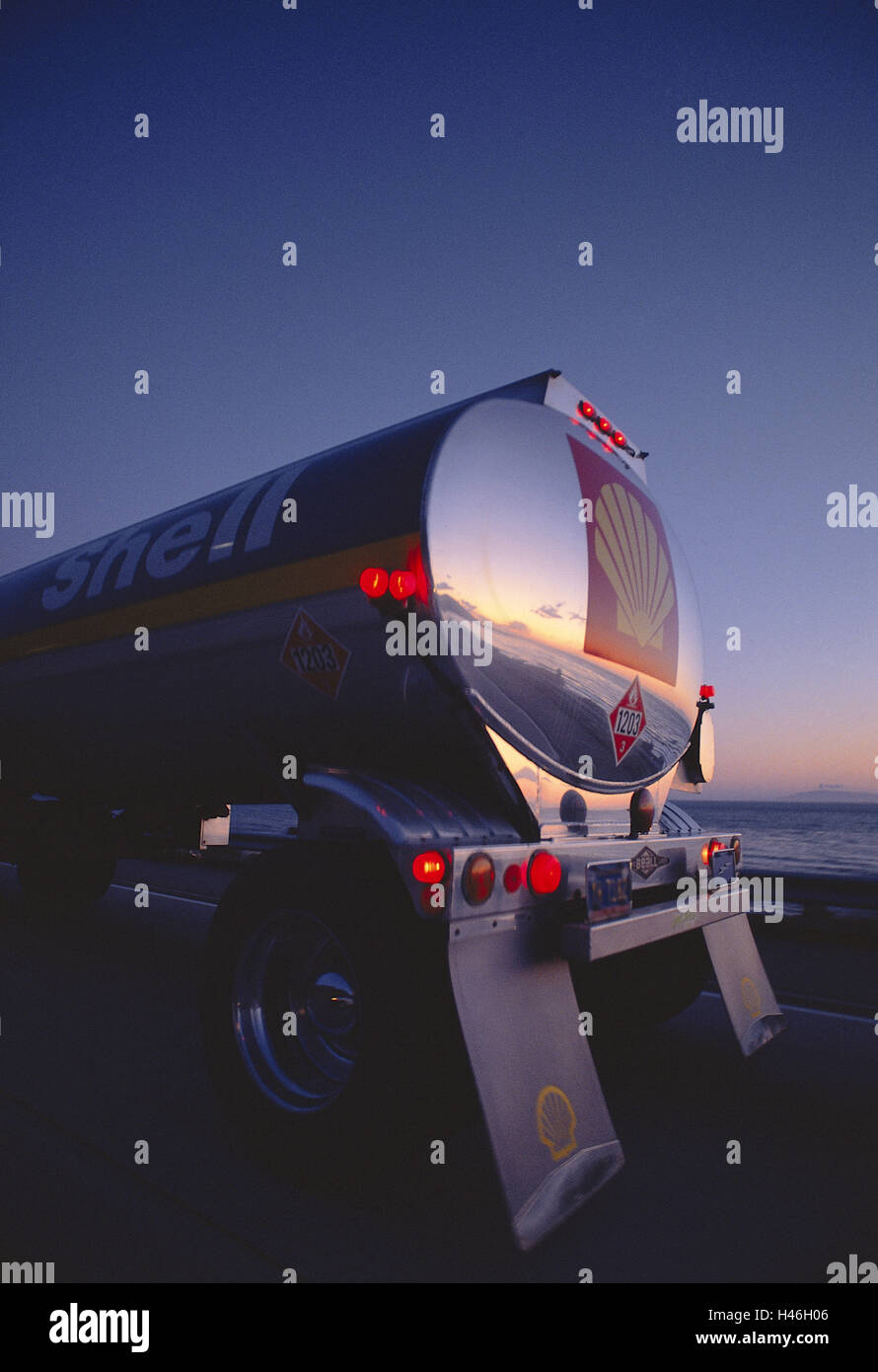 USA, California, street, truck, tanker, evening mood, tank, oil ...