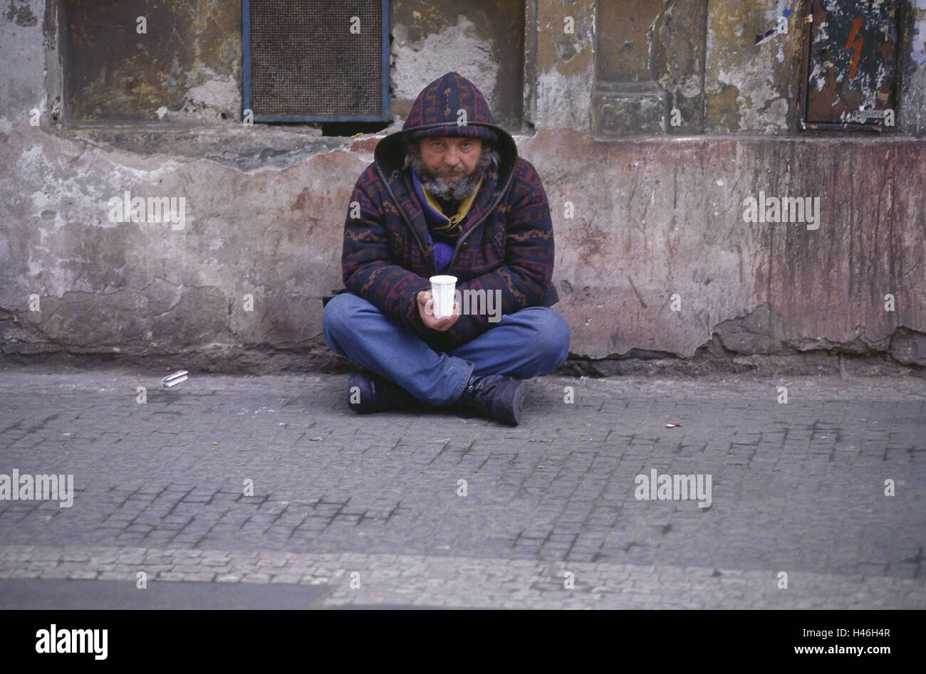 Homeless, street, exterior wall, sit Stock Photo - Alamy