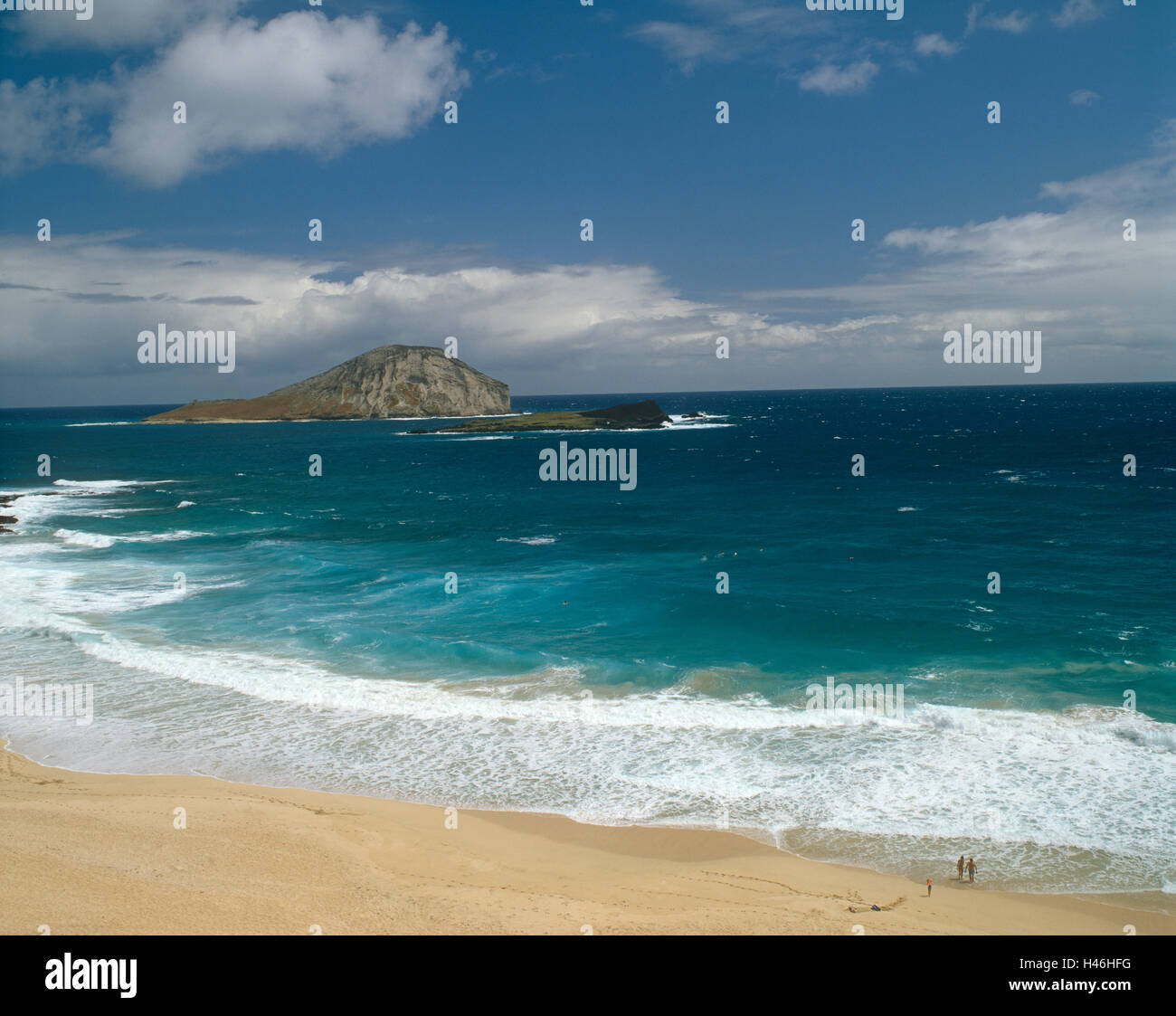 Blue sea sandy beach holidays hi-res stock photography and images - Alamy