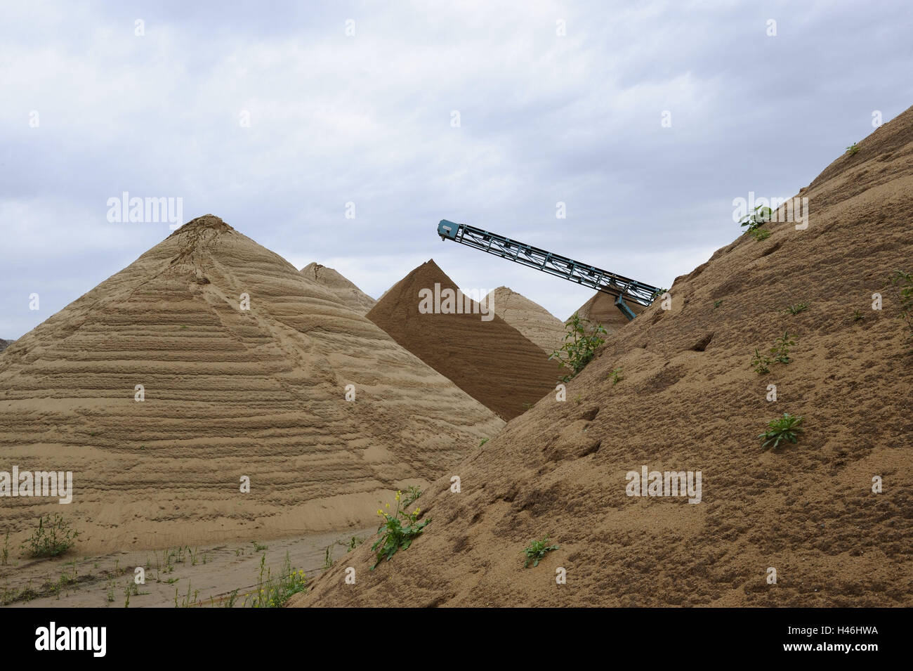 Conveyor belt for sand hi-res stock photography and images - Alamy