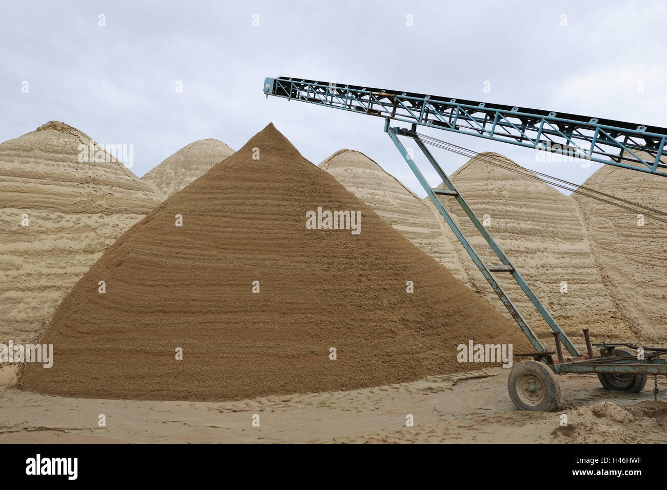 Sand hill, conveyor belt, heaven, cloudies, Sand heaps, Sand mountains ...