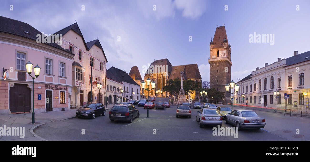 Austria, Lower Austria, Perchtoldsdorf, fortified tower, main square ...