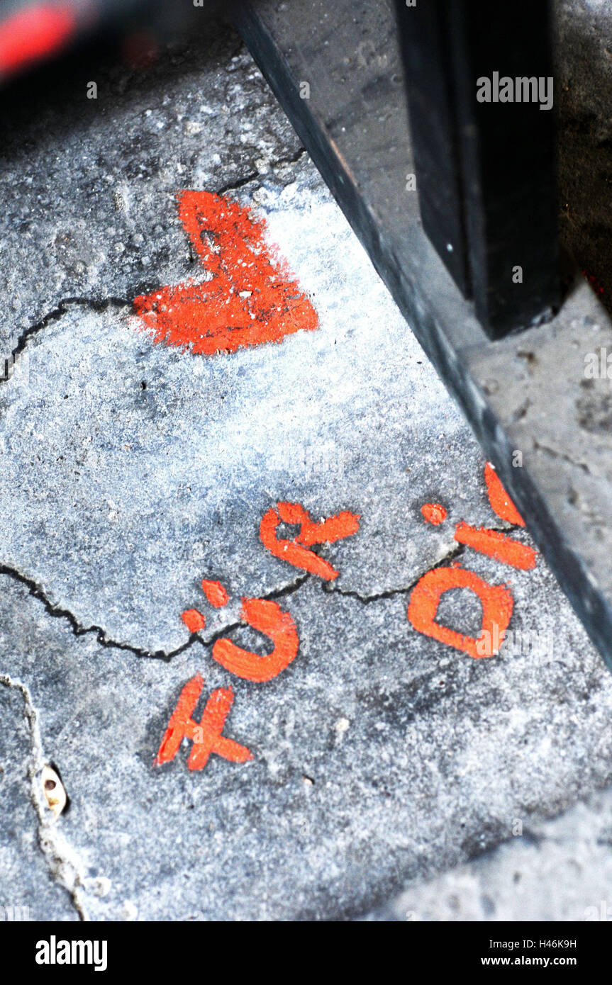 Stone, painted, heart, wall Stock Photo - Alamy