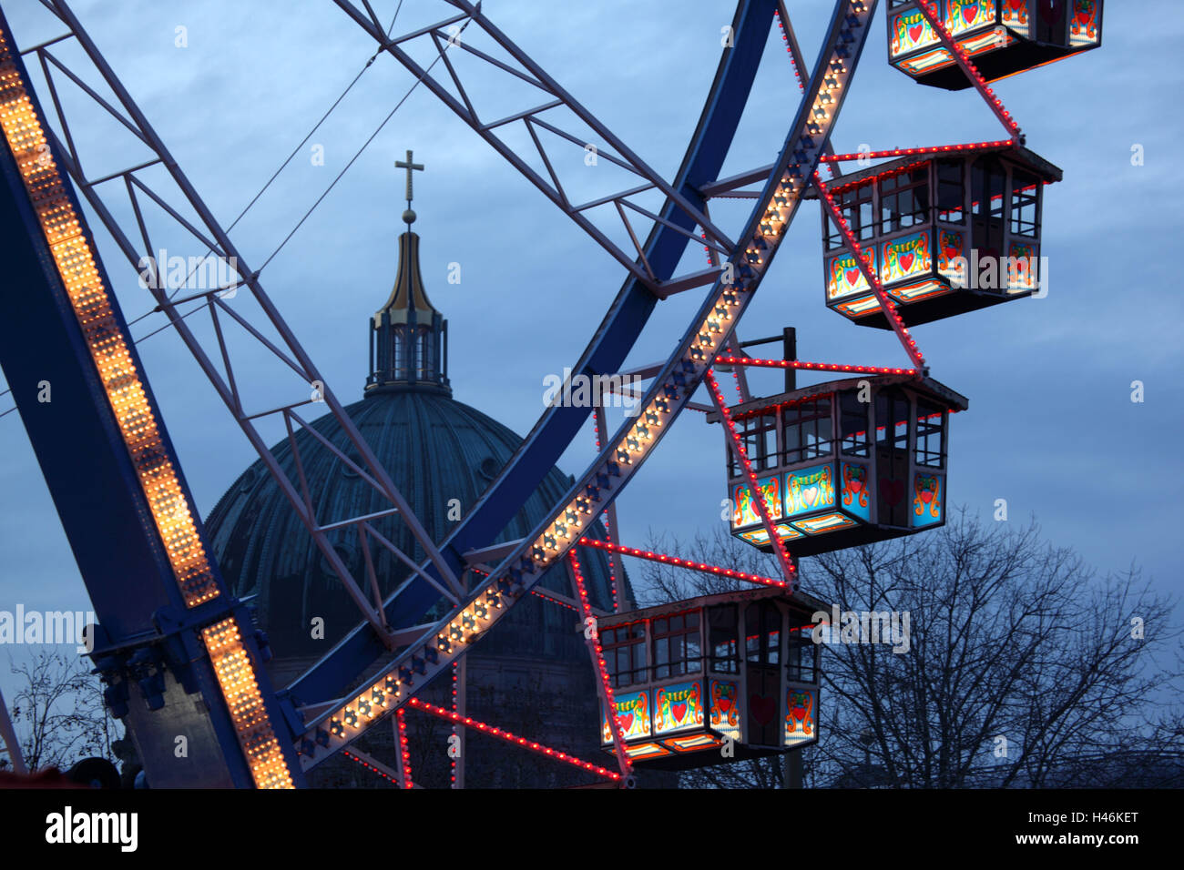 Berlin, Alexanderplatz, Ferris wheel in front of the Berlin Cathedral ...