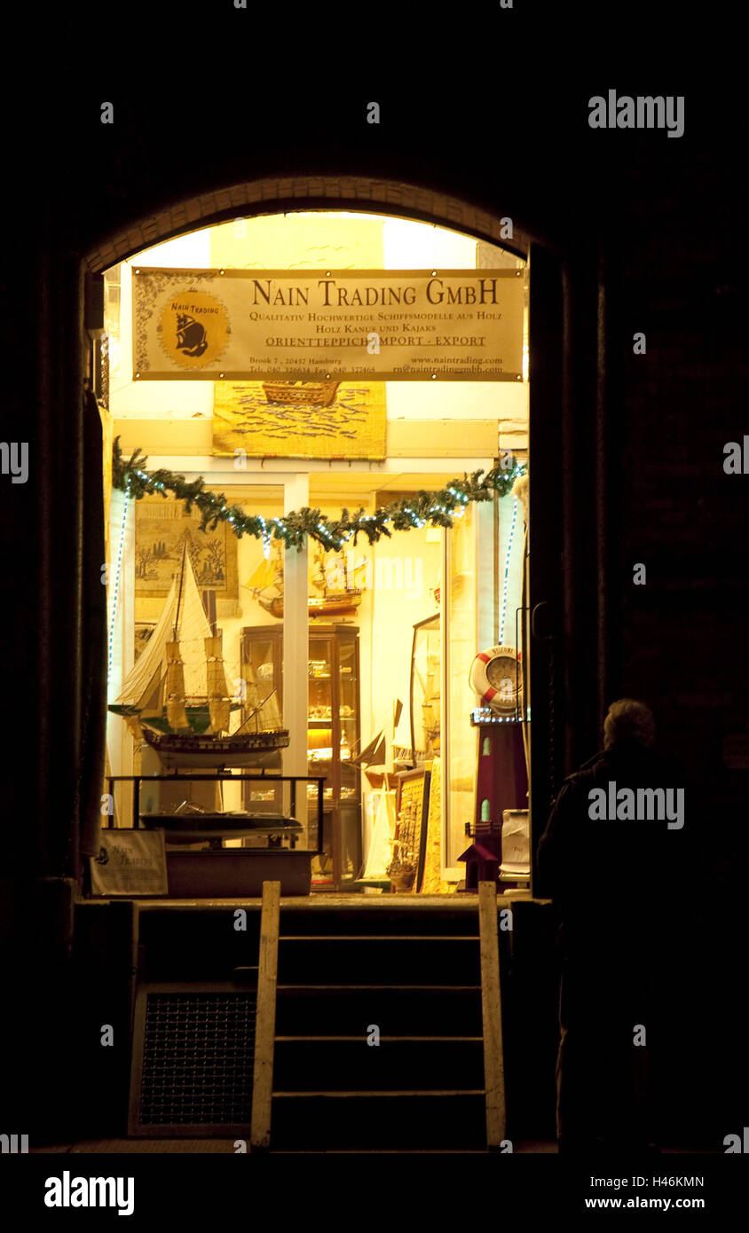 Illuminateds outside hi-res stock photography and images - Alamy