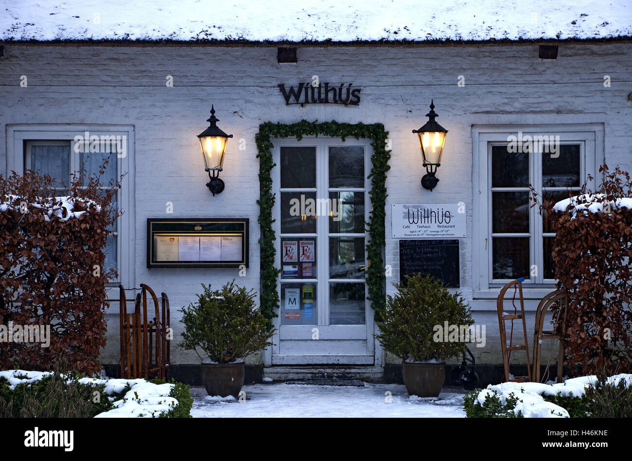 Restaurant, outside, winter Stock Photo - Alamy