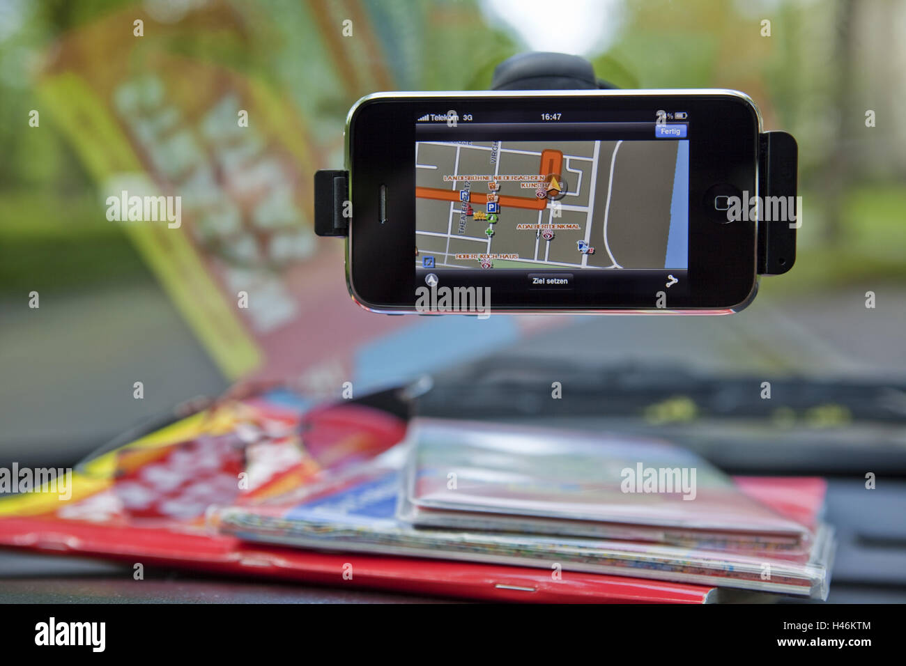 Car passenger iphone hi-res stock photography and images - Alamy