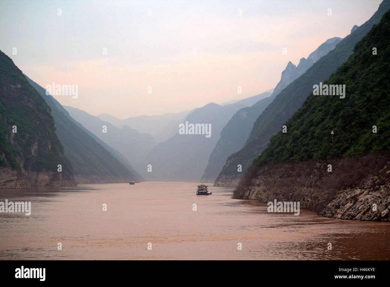 Yangtse river hi-res stock photography and images - Alamy