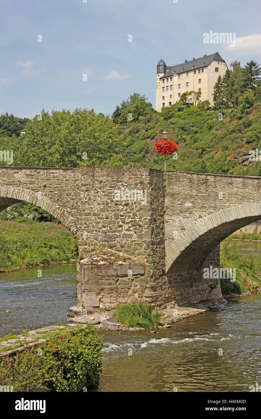 Germany, Hessen, Runkel in the Lahn, castle Schadeck, Lahn, bridge ...