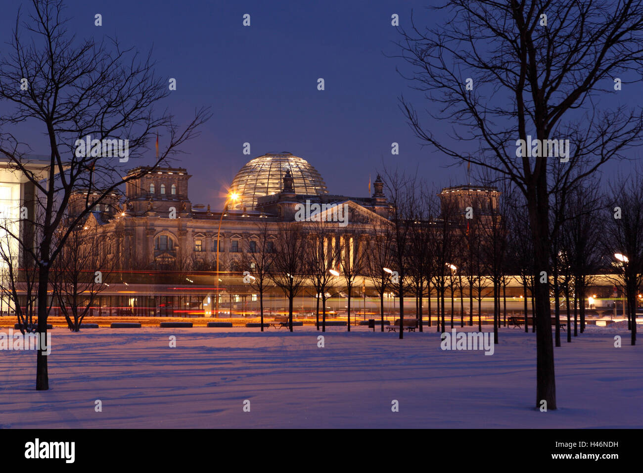 Germany, Berlin, snow, Reichstag, night photography Stock Photo - Alamy