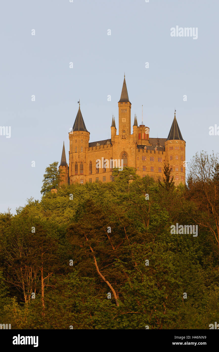 Castle scenery hi-res stock photography and images - Alamy