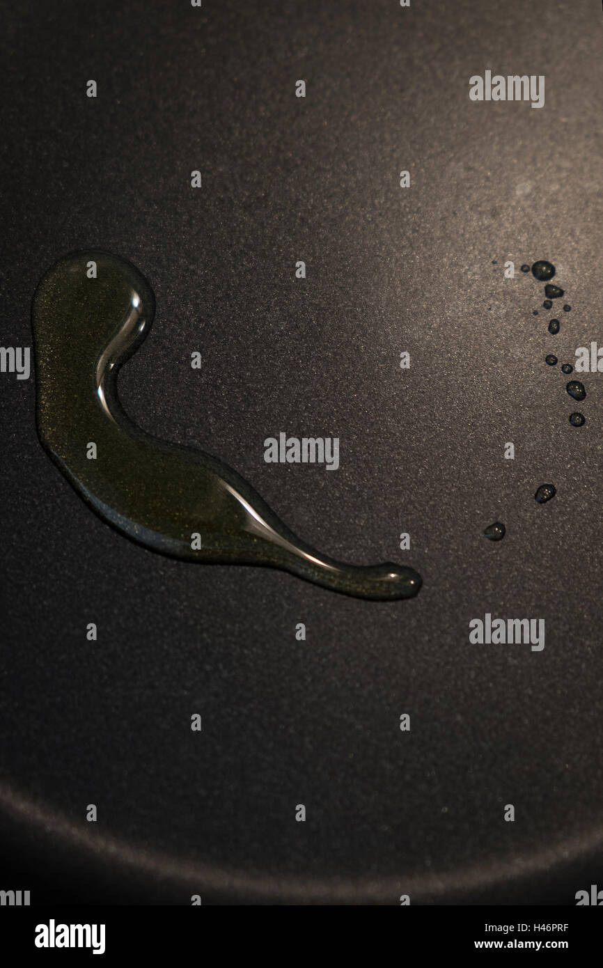 olive oil in the pan Stock Photo - Alamy
