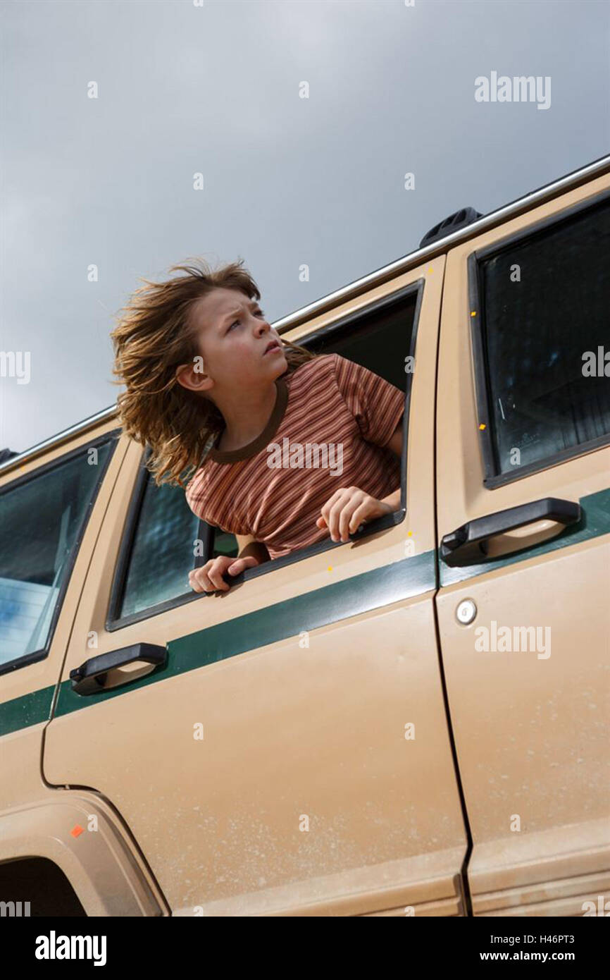 Oakes fegley pete's dragon hi-res stock photography and images - Alamy